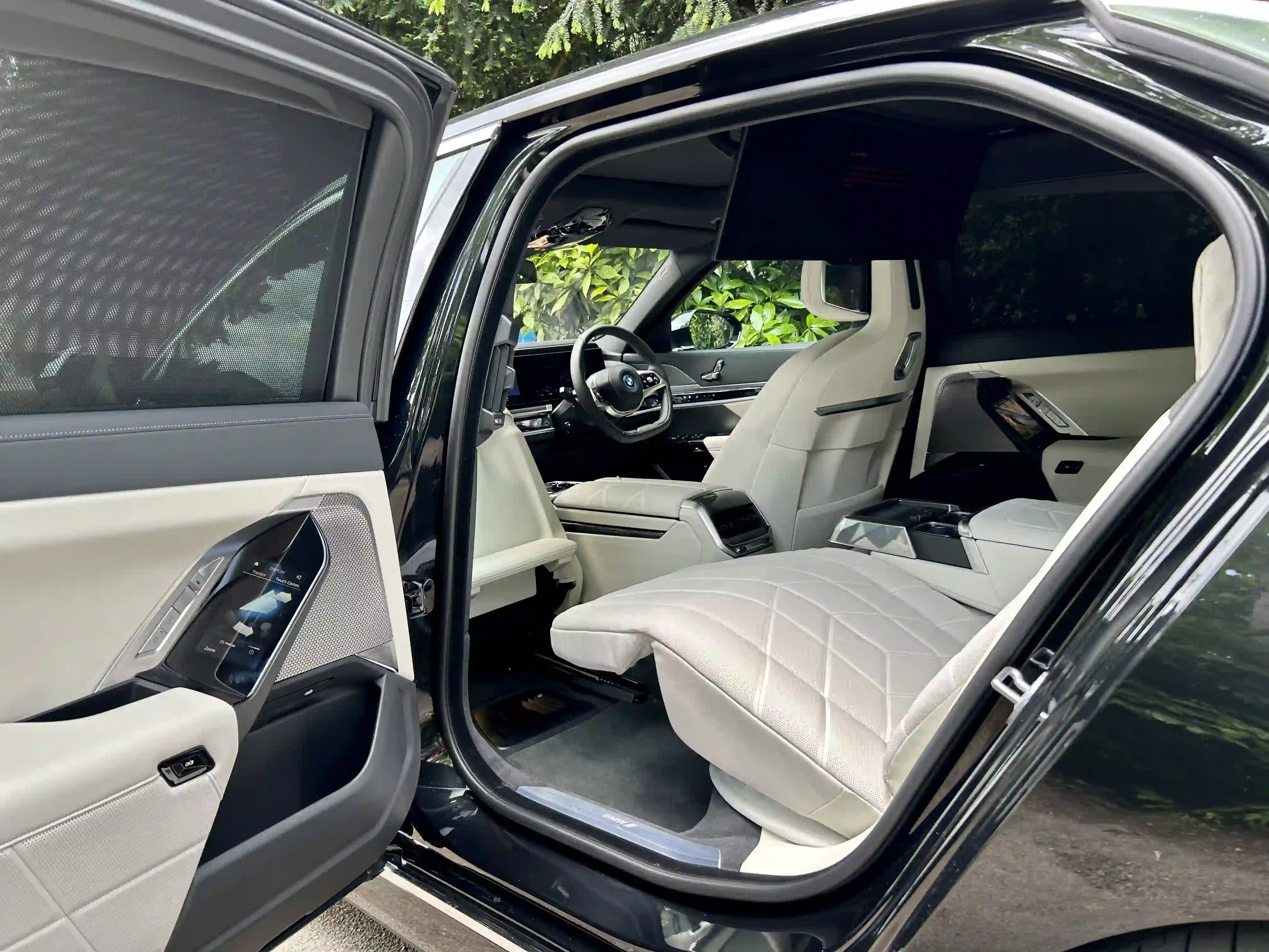 Discovering the BMW i7