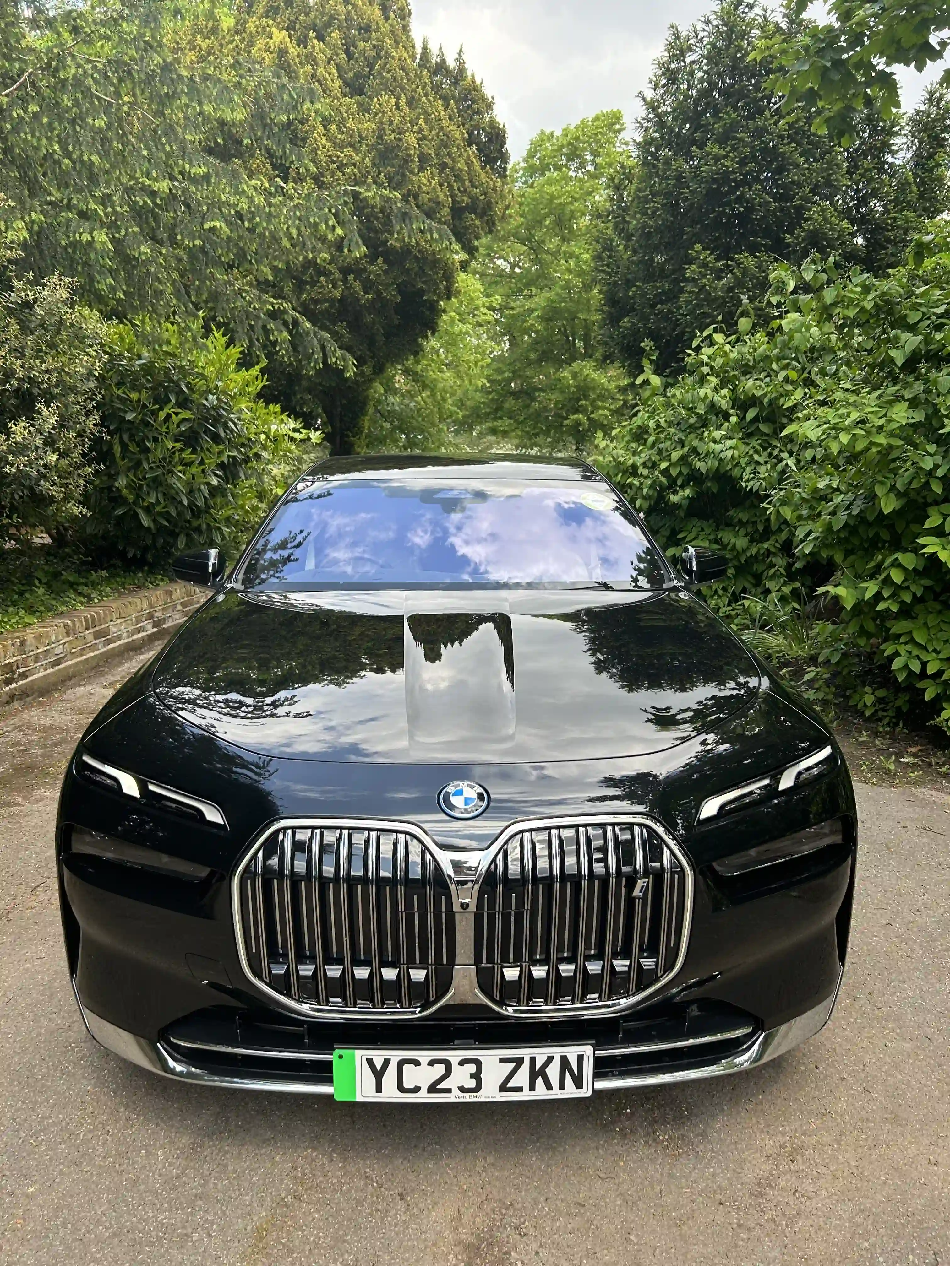 Discovering the BMW i7