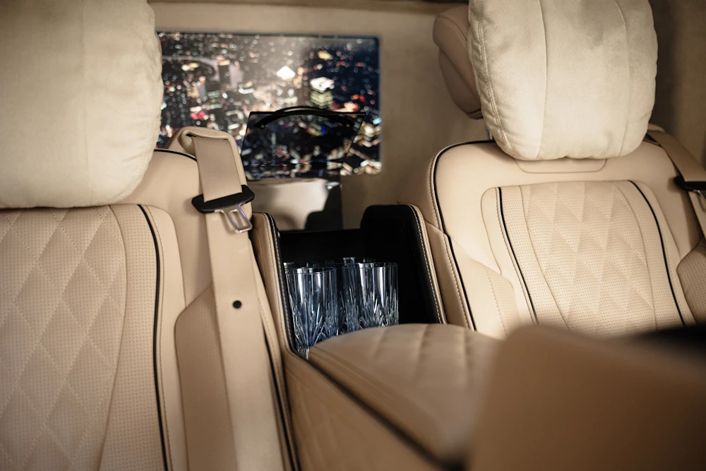 Luxury Chauffeur to Silverstone F1 | Senzati Jet Class Travel with Simber